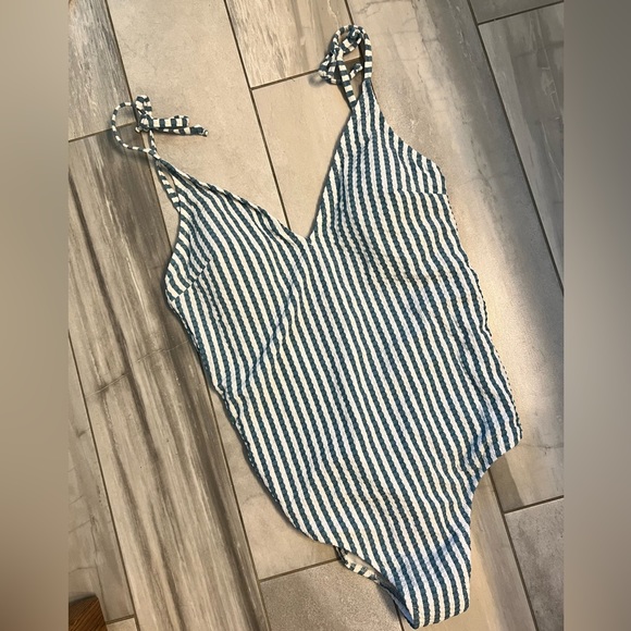 Jessica Simpson | Swim | Jessica Simpson Onepiece Bathing Suit | Poshmark